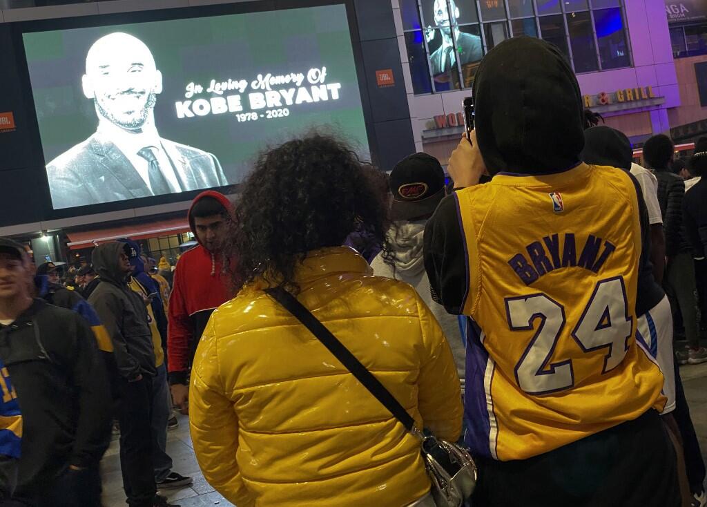 Kobe Was a Giant, Amazed, Thrilled People: This is How Thousands ...