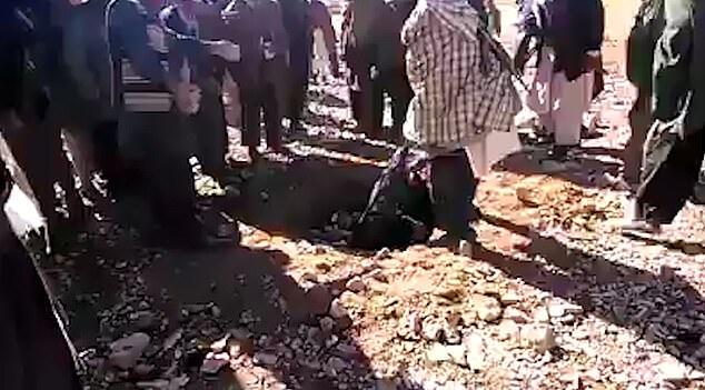 Shock Video Shows Woman Stoned to Death by an Afghani Mob | Al Bawaba