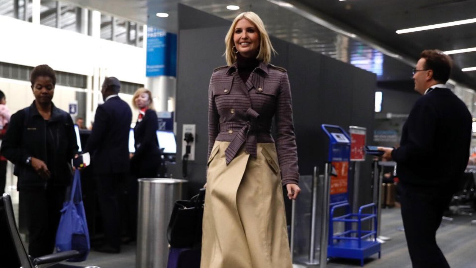 Barefoot and Wearing Hijab.. Ivanka Trump Tours Abu Dhabi's Biggest ...