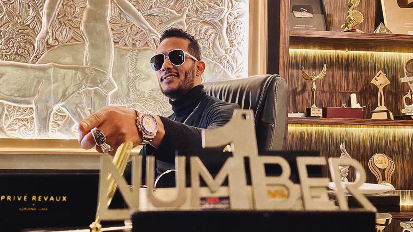 Hosni Mubarak Who? Mohamed Ramadan Takes Selfies With Fans at Egyptian ...