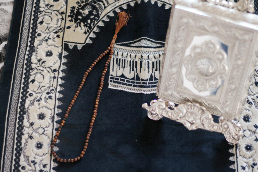 Saudi Police Arrest a Man After Viral Video Showed him Stepping on The ...