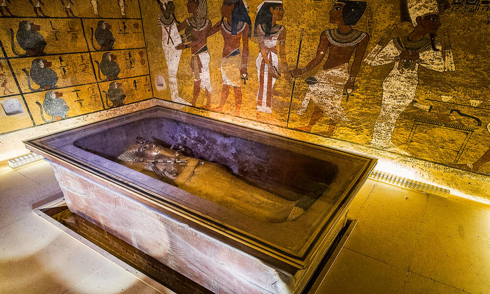 A 1925 Photo of The Golden Tutankhamun's Coffin Has Only Just Been Seen ...