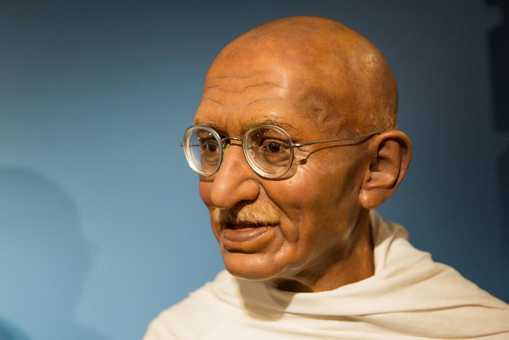 Spectacles Belonging to Mahatma Gandhi Sell For $340k at Auction | Al ...