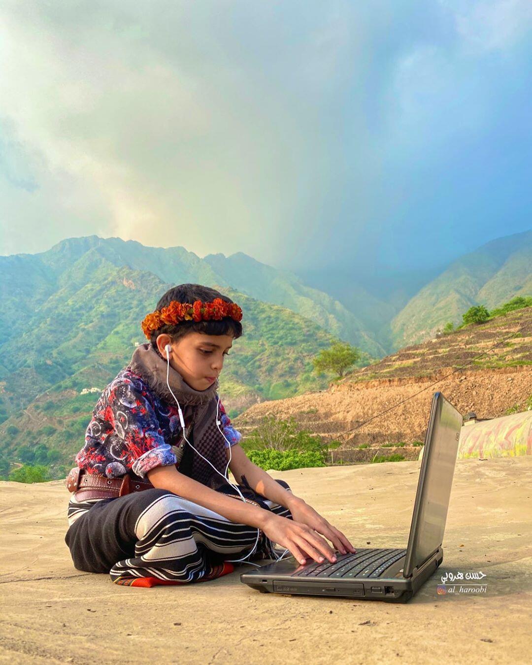 Meet The Saudi Photographer Who Waits For The Right Moment to Click ...