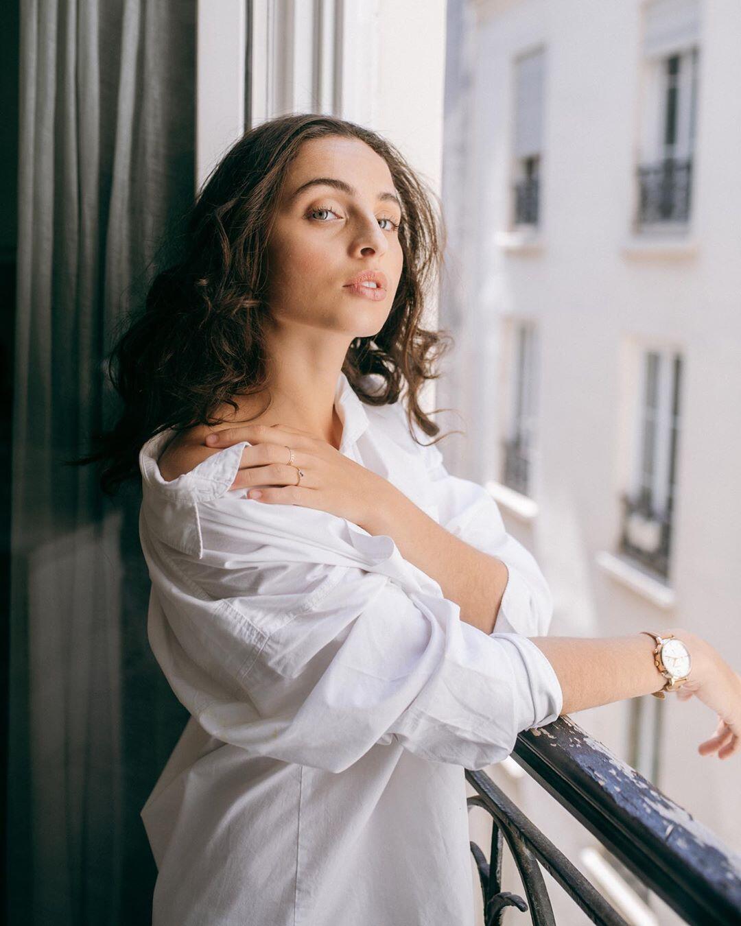 French Muslim Singer Mennel Claims She Should 'Not Have to Justify ...