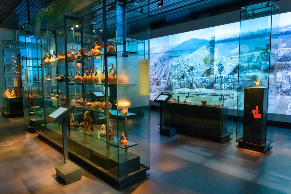 Syrian Refugees Display Ancient Glass Collection in Scotland | Al Bawaba
