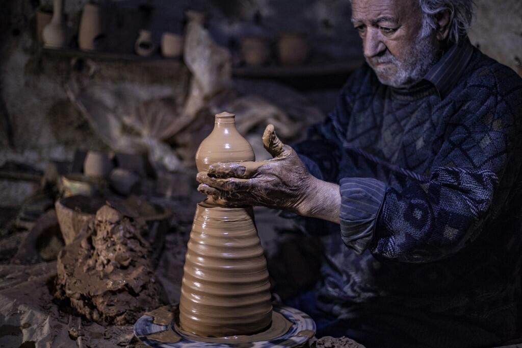 Syrian Pottery Maker Keeps Family's 450-Year-Old Craft Alive | Al Bawaba