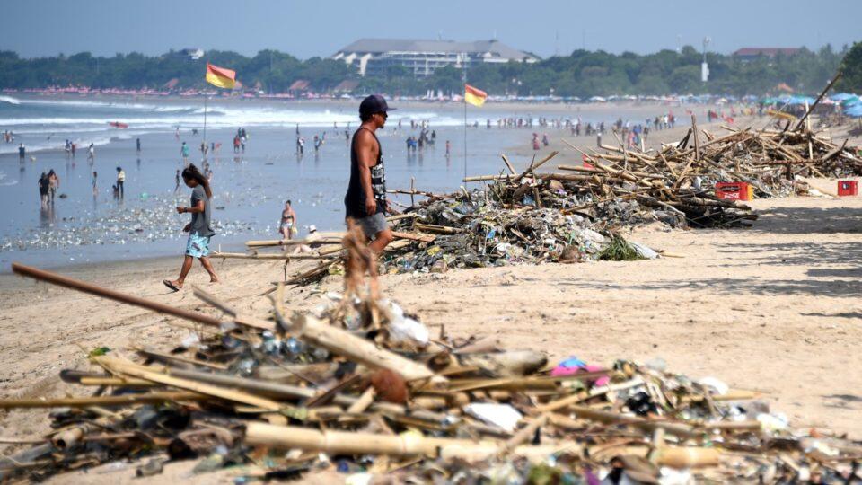 'Rubbish Season': Bali Beaches Covered in Plastic Pollution | Al Bawaba