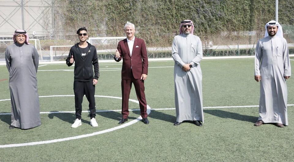 Diyar Al Muharraq Hosts Football Legend Ian James Rush | Al Bawaba