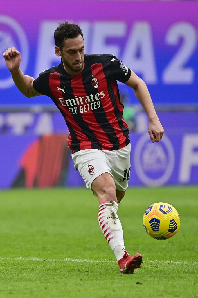 Calhanoglu Holds Contract Talks with AC Milan | Al Bawaba