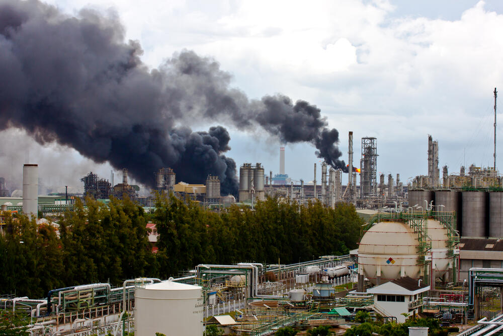 Syria: Fire Breaks out at Distillation Unit in Homs Oil Refinery | Al ...