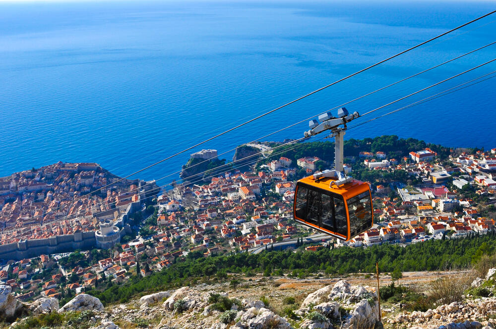 Cable Car Falls in Italy Killing 14 People | Al Bawaba