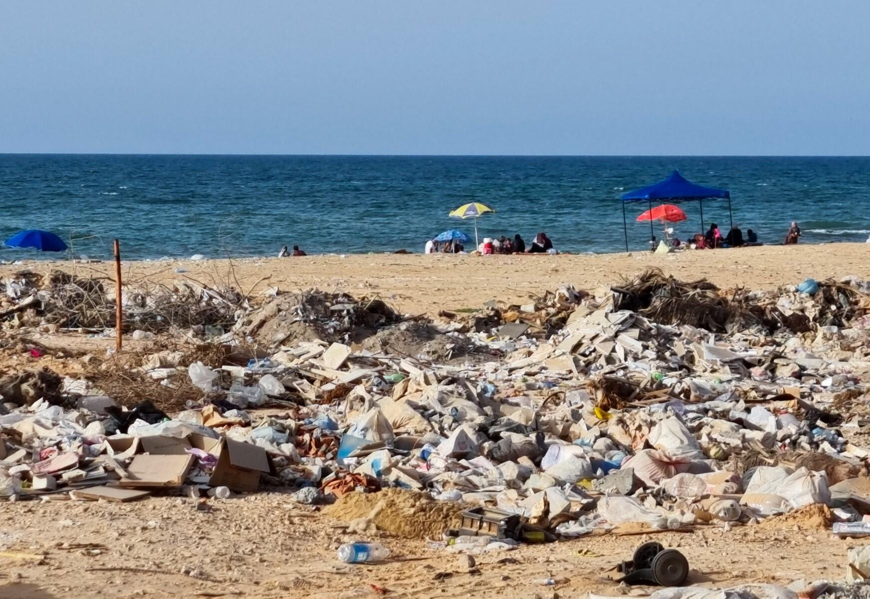 Pollution Hits Libyan Beaches, Prohibits People From The Sea | Al Bawaba