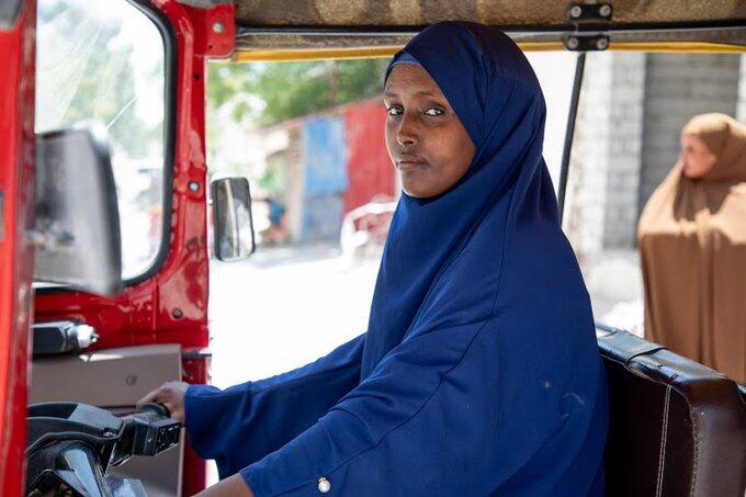 Saynab Abdikarin: First Woman Rickshaw Taxi Driver in Somalia | Al Bawaba