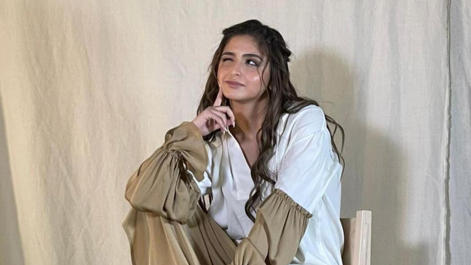 In Pictures: Hala Al-Turk Starts University | Al Bawaba