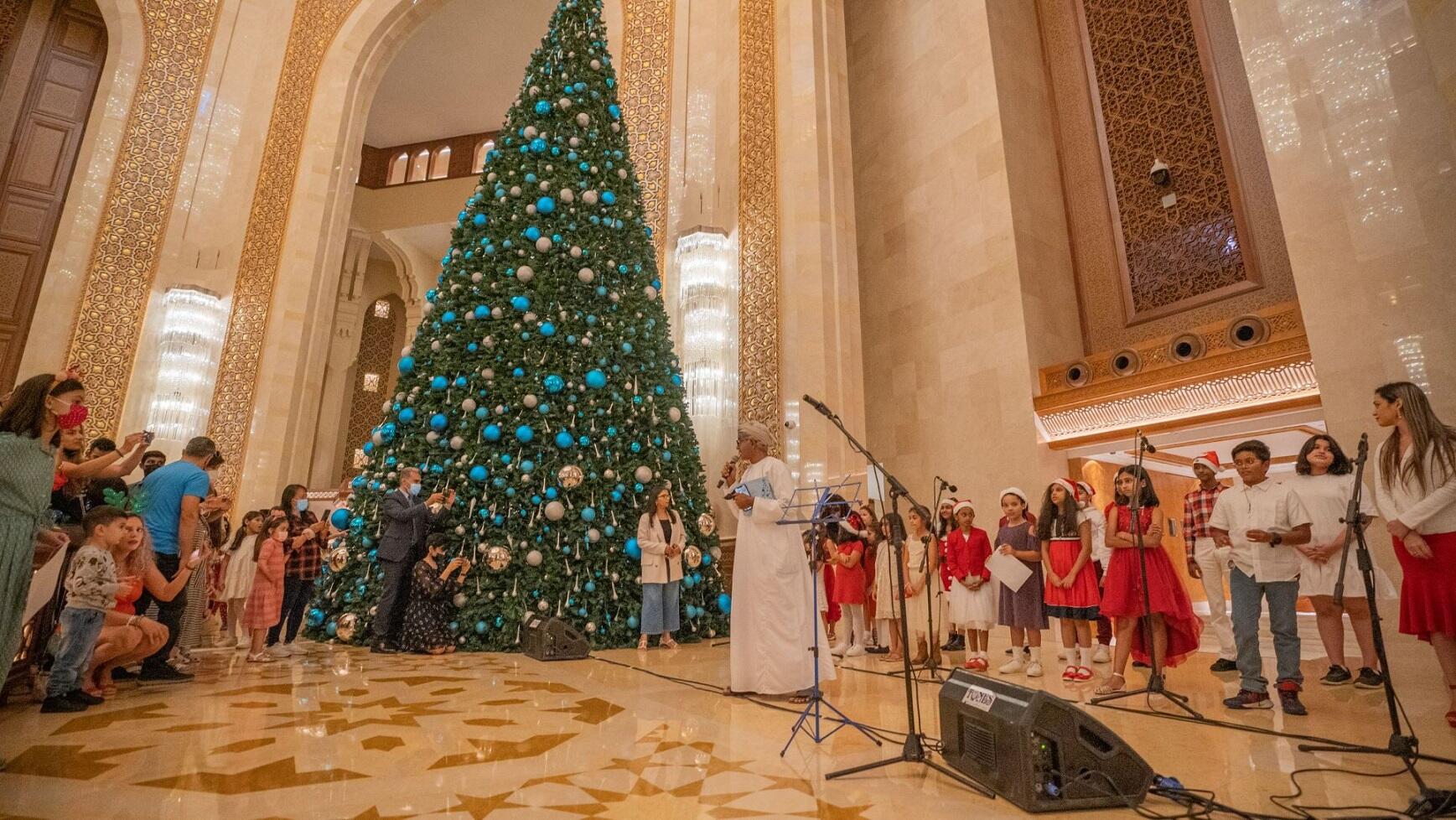 Al Bustan Palace, a Ritz-carlton Hotel Captures Festive Season With an ...