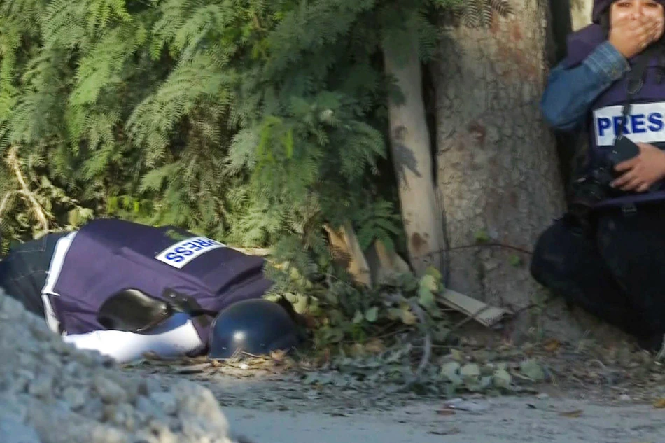 Viral: The 'Moment' Shireen Abu Aqleh Was Shot Dead by Israeli Sniper ...