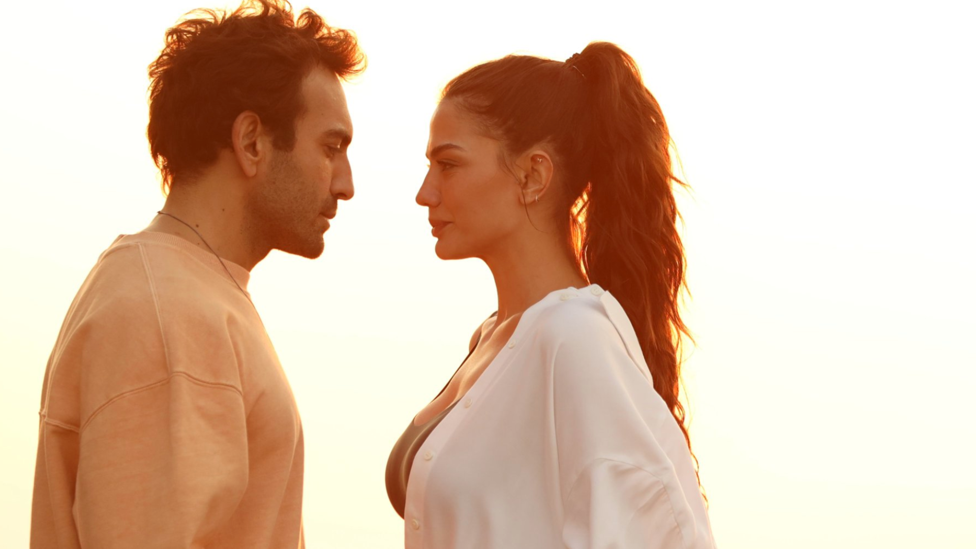 Are There NUDE Scenes? Demet Ozdemir's Dünyayla Benim Aramda's Trailer ...