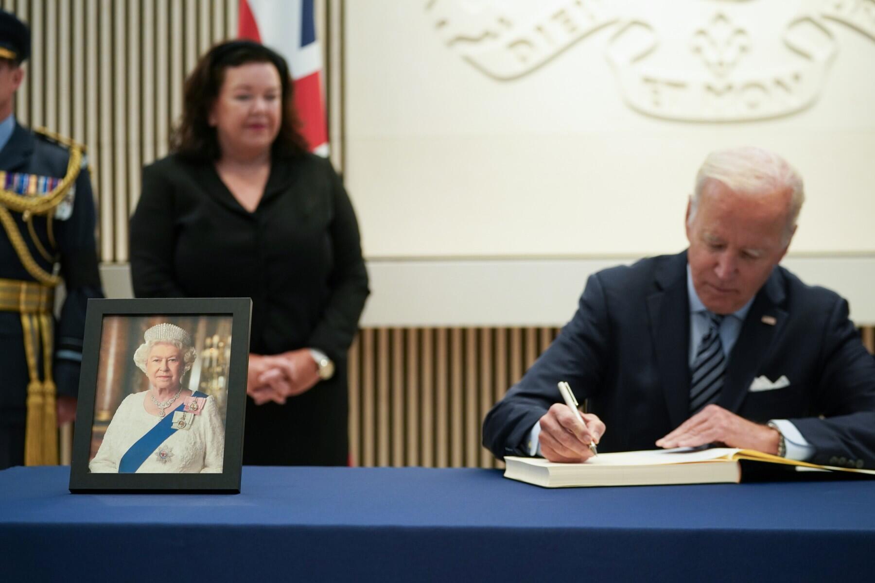 How Did Joe Biden and First Lady Mourn Queen Elizabeth II? | Al Bawaba