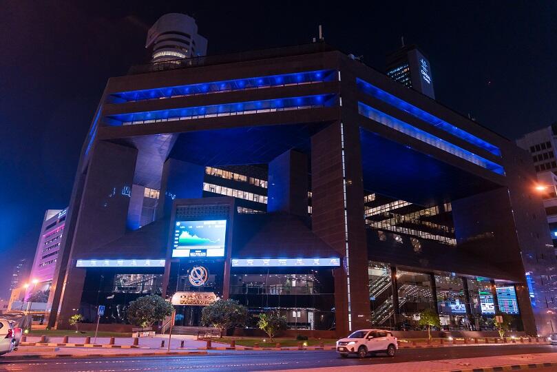 Boursa Kuwait lights its building in blue for Climate Action during ...