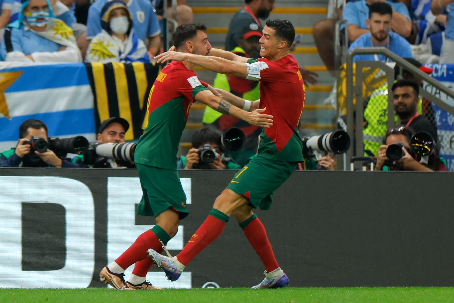 Fernandes double sends Portugal into World Cup knock-outs