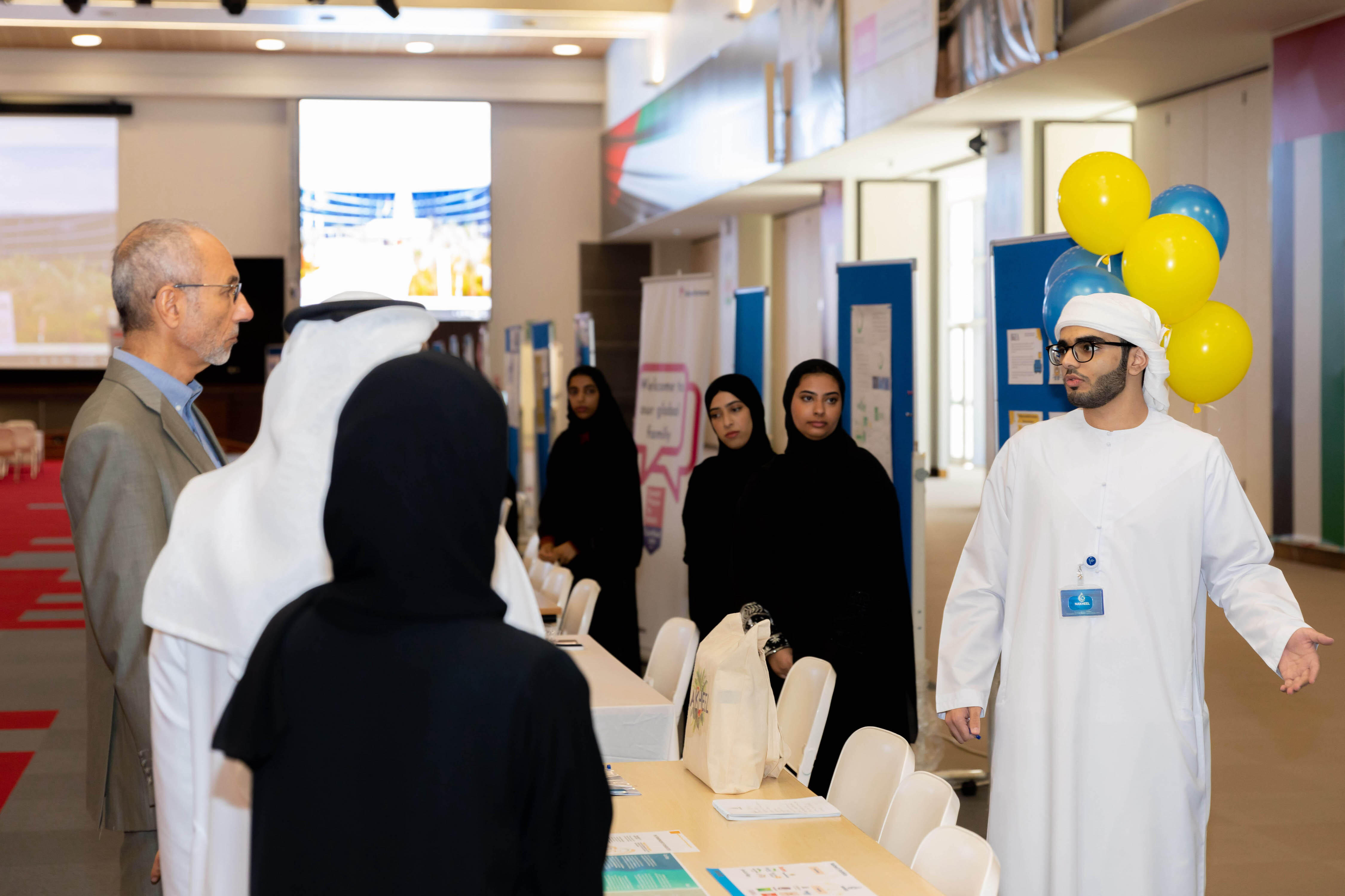 180 Students from College of Business and Economics at UAEU Present ...