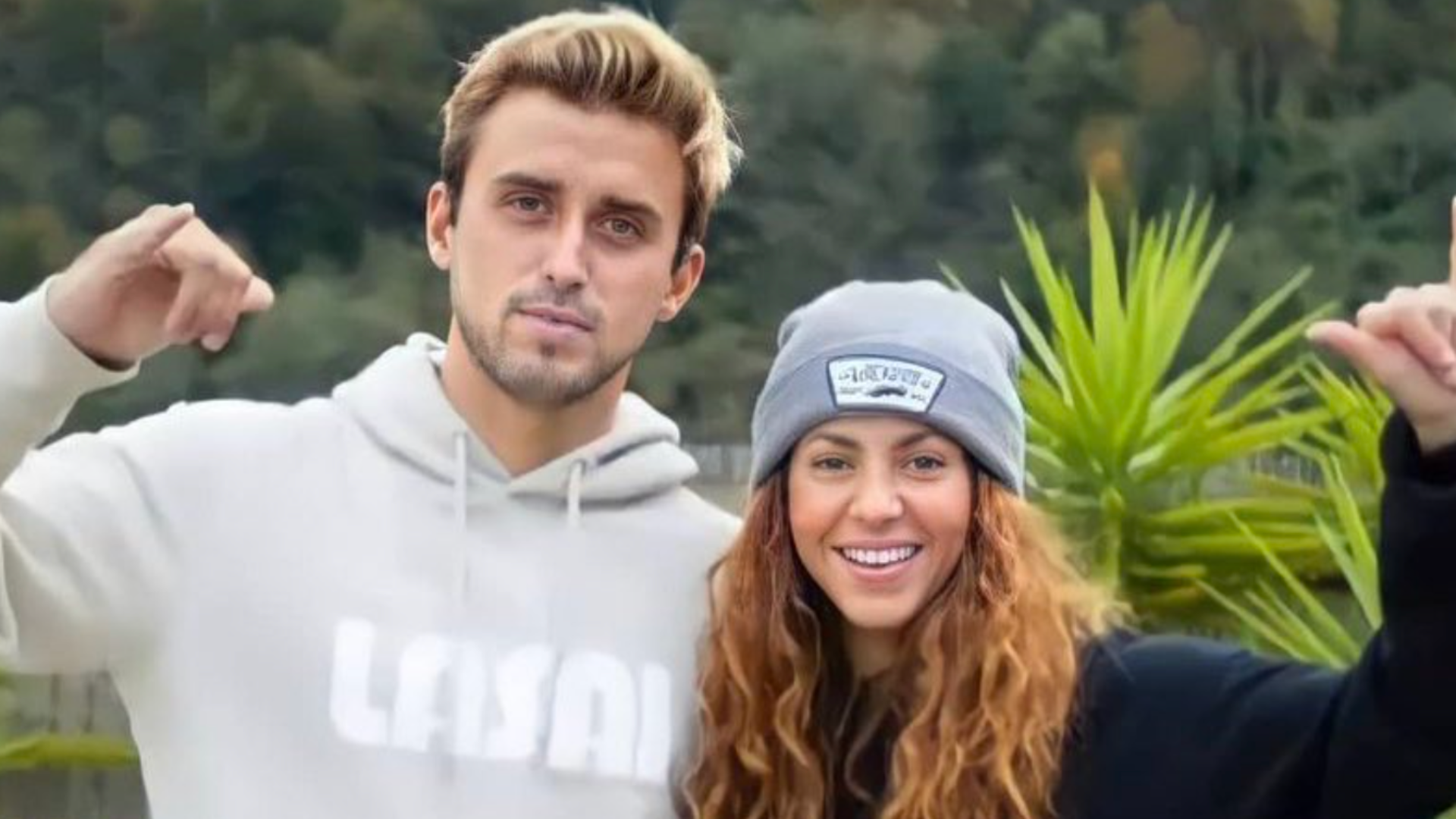 Is Shakira dating 24-year-old surfer? | Al Bawaba
