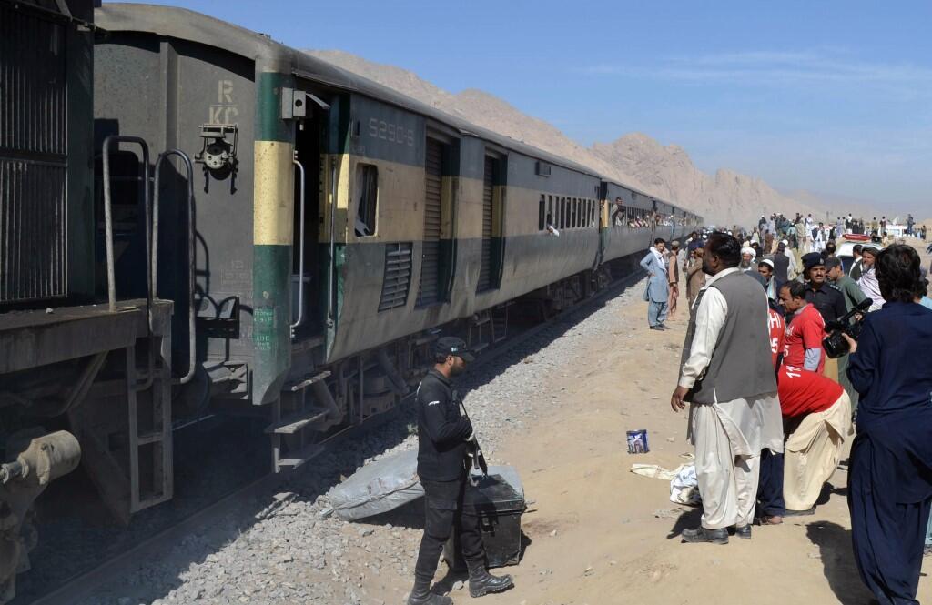 2 killed in Pakistan train blast | Al Bawaba