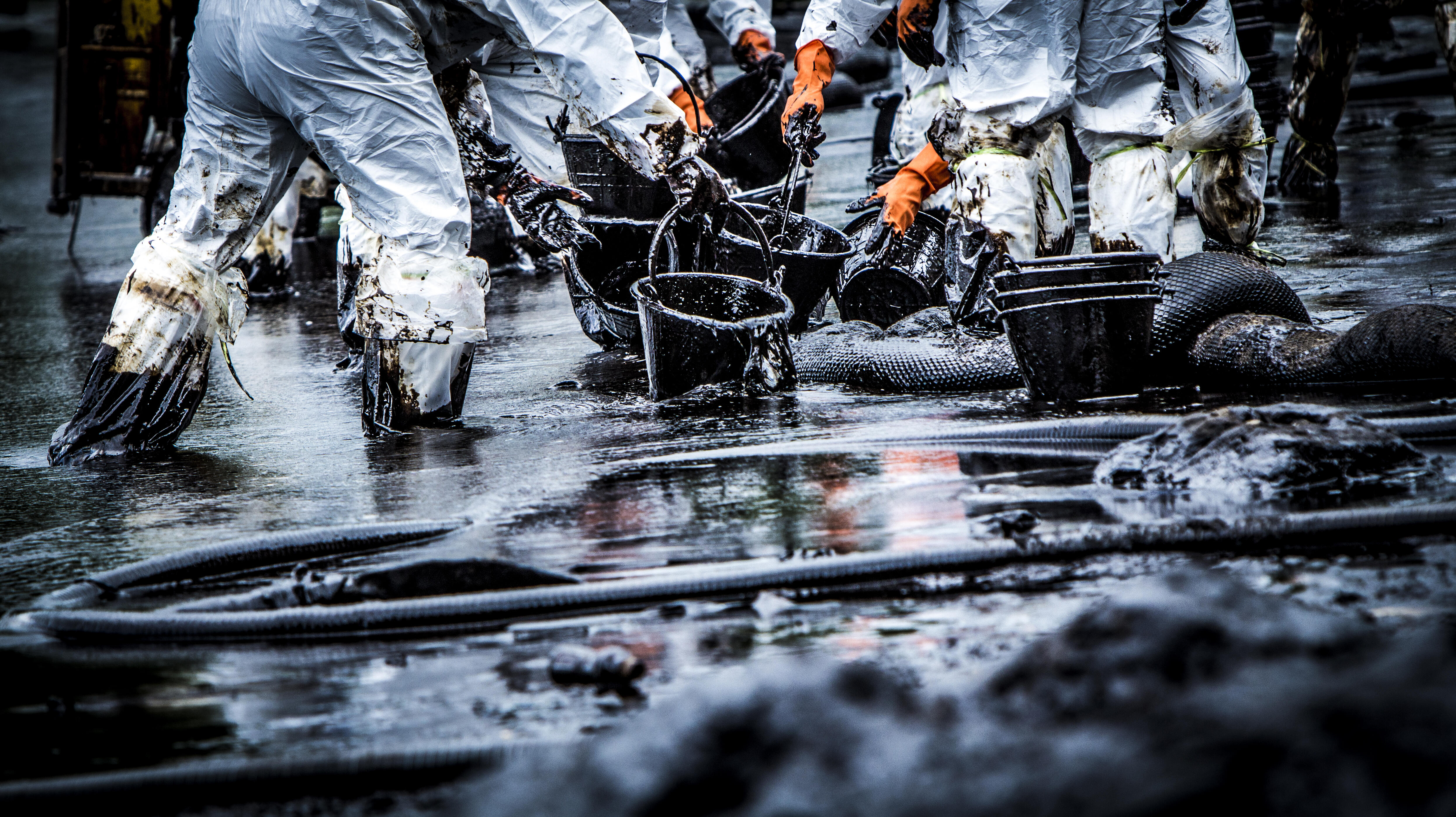 Kuwait declares state of emergency after oil spill | Al Bawaba