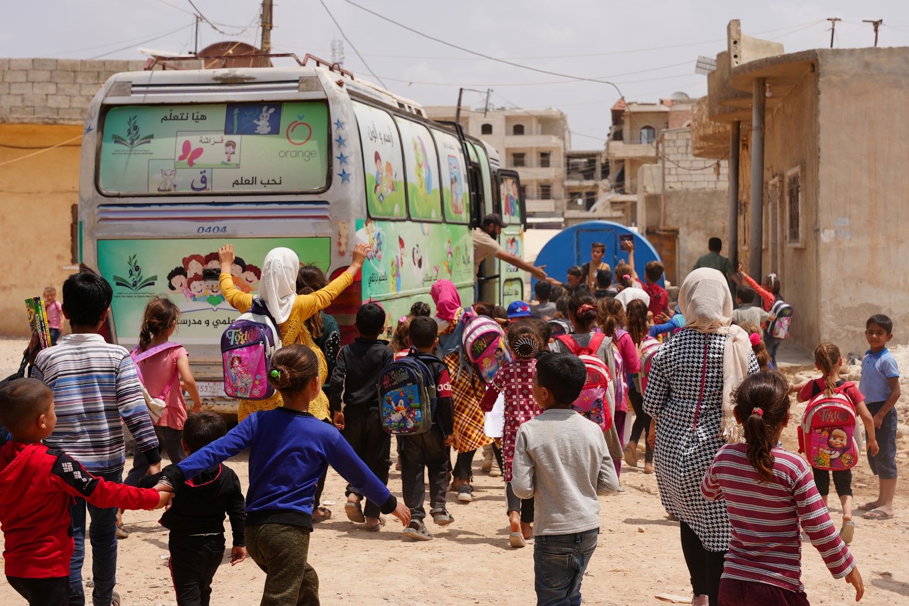 Children in Syria learn in buses | Al Bawaba