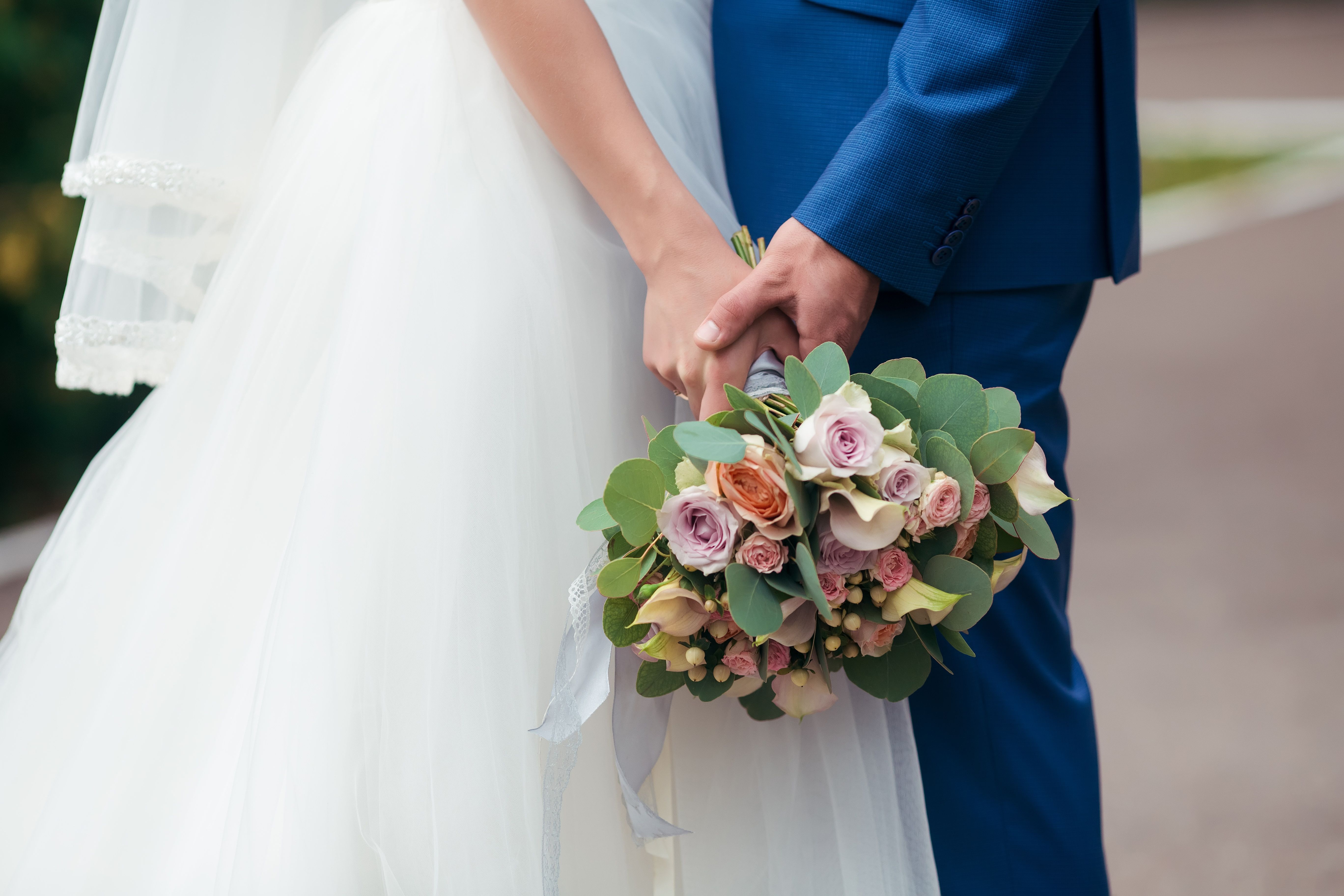 Turkish newlyweds cast voices in wedding clothes | Al Bawaba