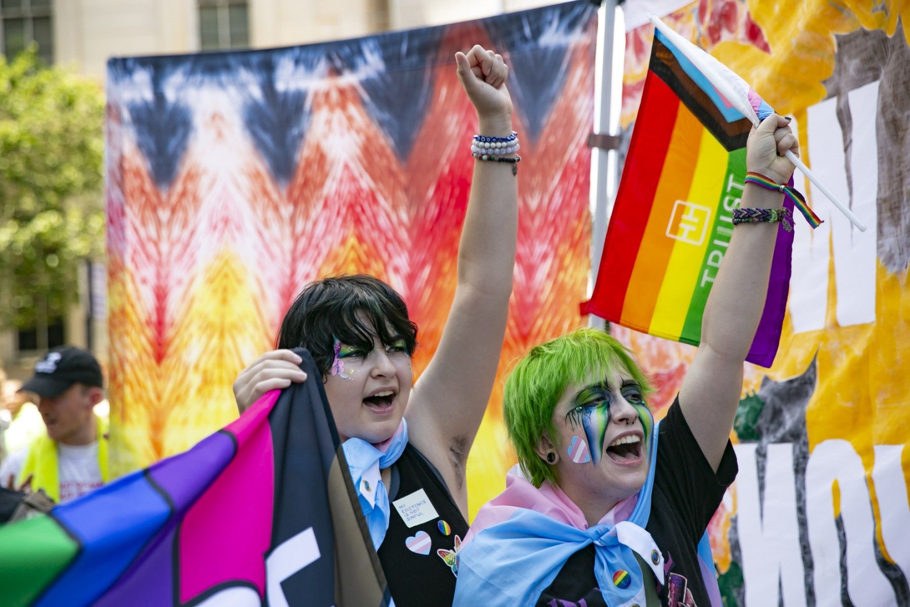 Pro and anti-LGBTQ protestors fight in California | Al Bawaba