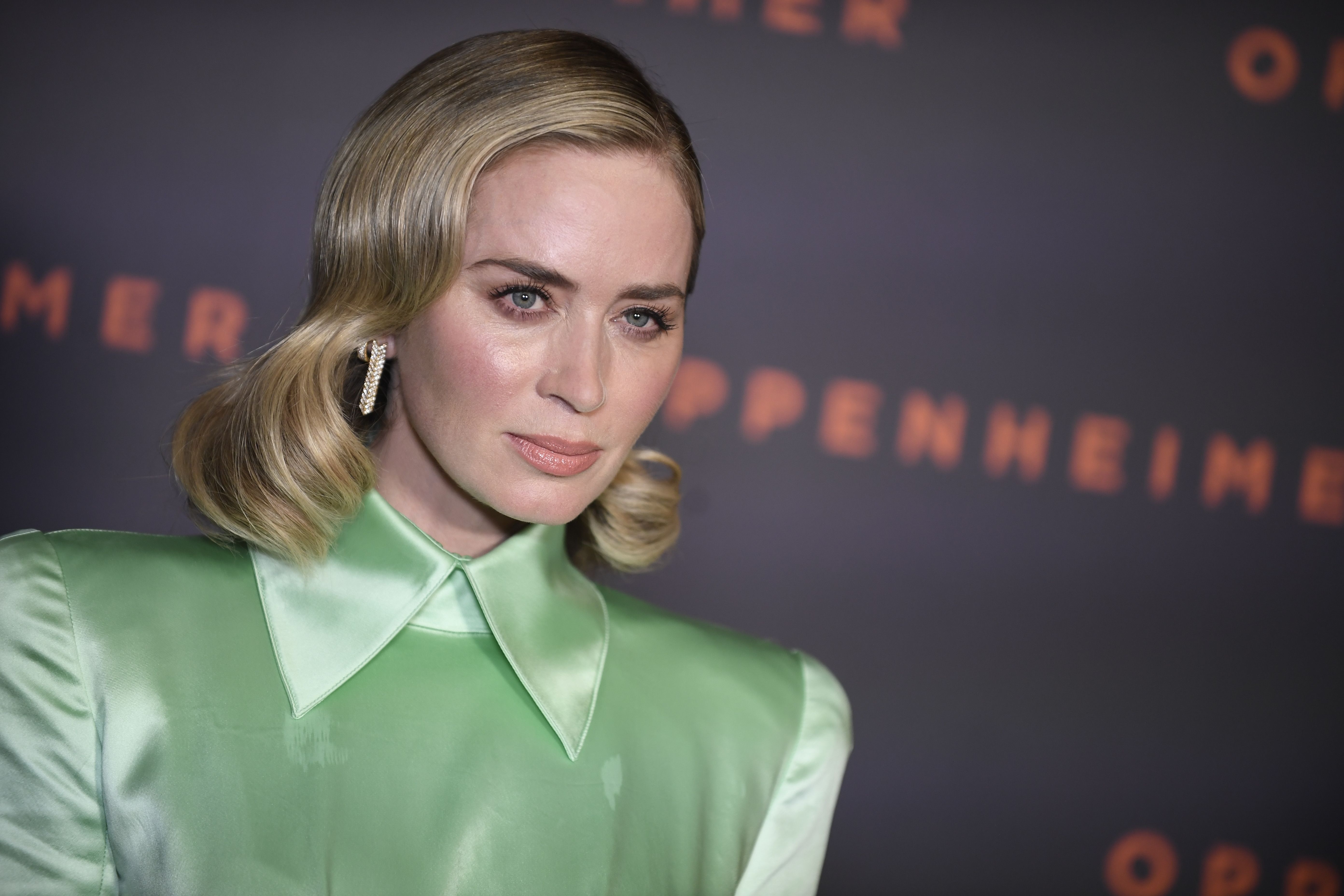 Emily Blunt’s vest pops open on the red carpet | Al Bawaba