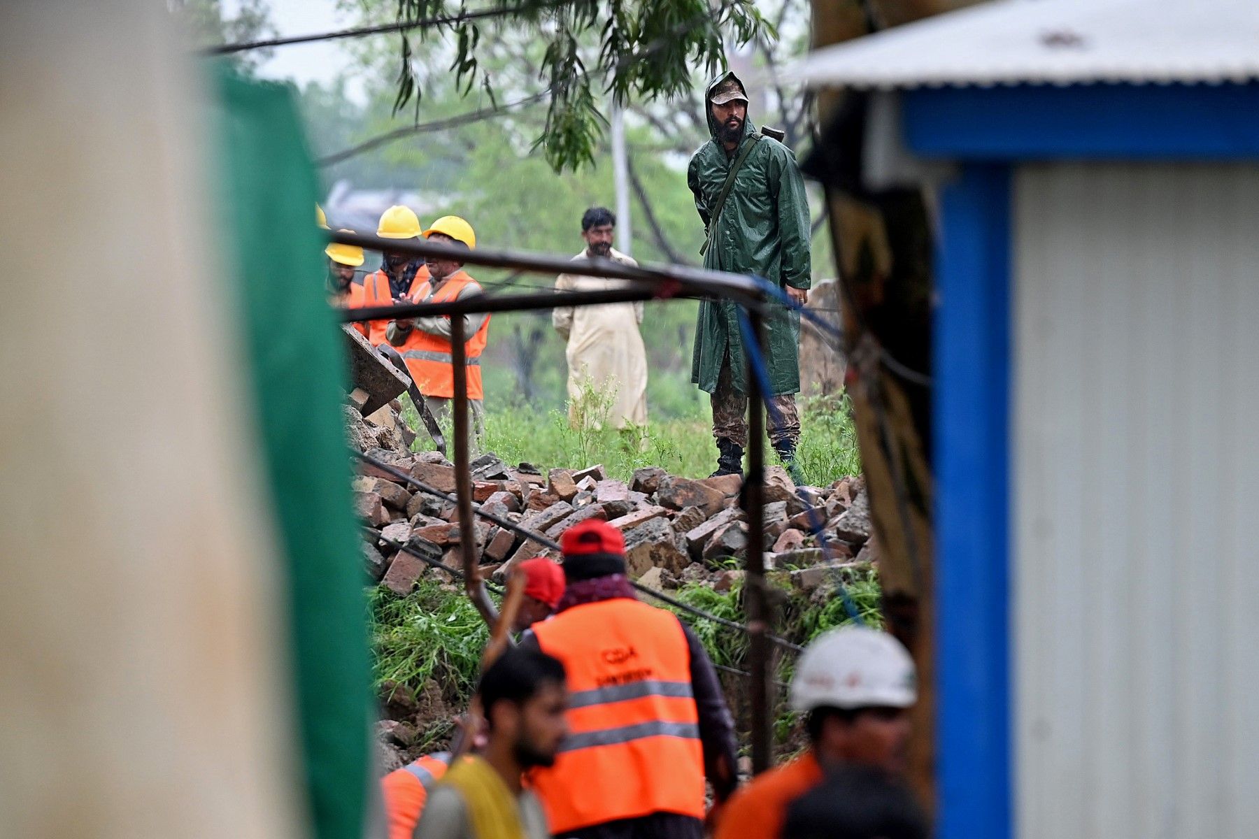 At least 11 dead in Islamabad bridge collapse | Al Bawaba