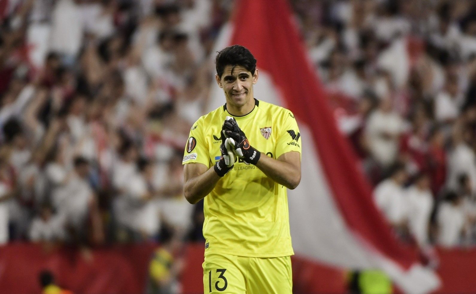 Man Utd to bid for Sevilla's Bono | Al Bawaba