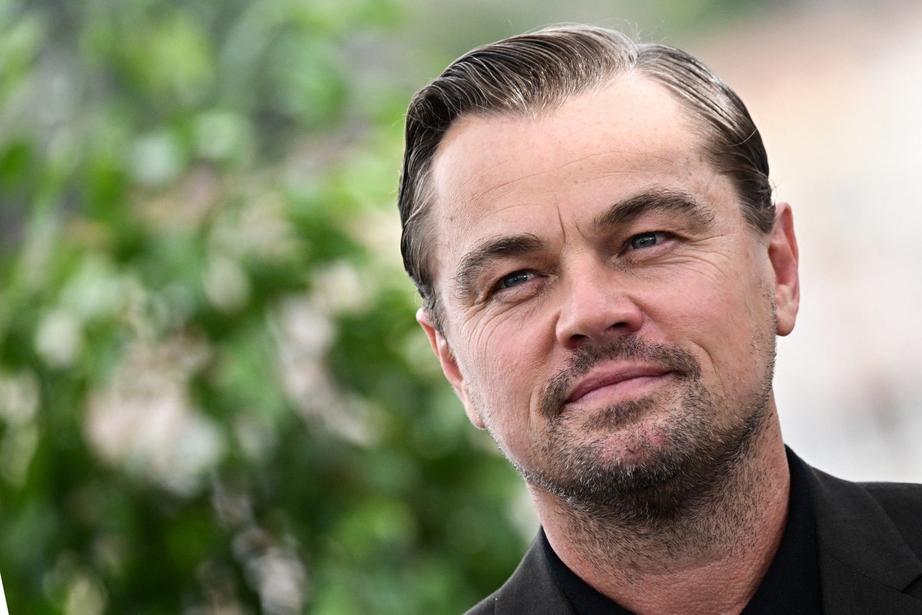 Leonardo DiCaprio kissing Italian model, is she under 25? | Al Bawaba