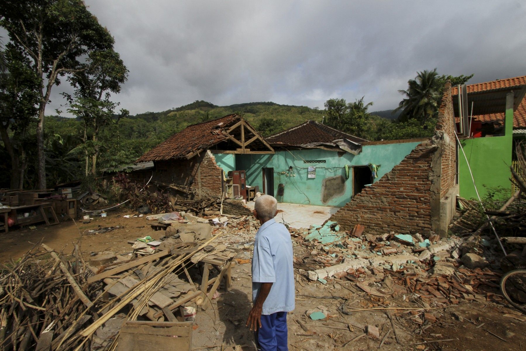 6-Magnitude earthquake strikes Northern Indonesia | Al Bawaba