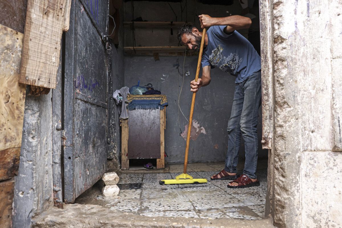 Storm Daniel's heavy rains catch up on Gaza, streets flood | Al Bawaba
