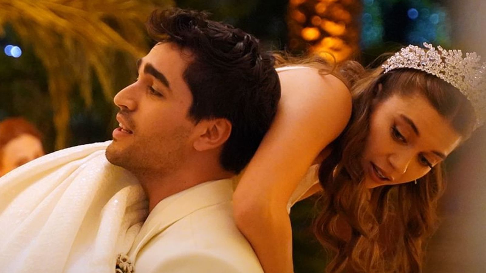 Yalı Çapkını stars Afra Saraçoğlu and Mert Ramazan Demir renew their ...