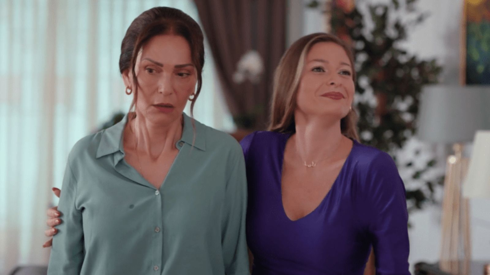 Crystal series: Alia and Rehab mother-daughter relationship based on ...