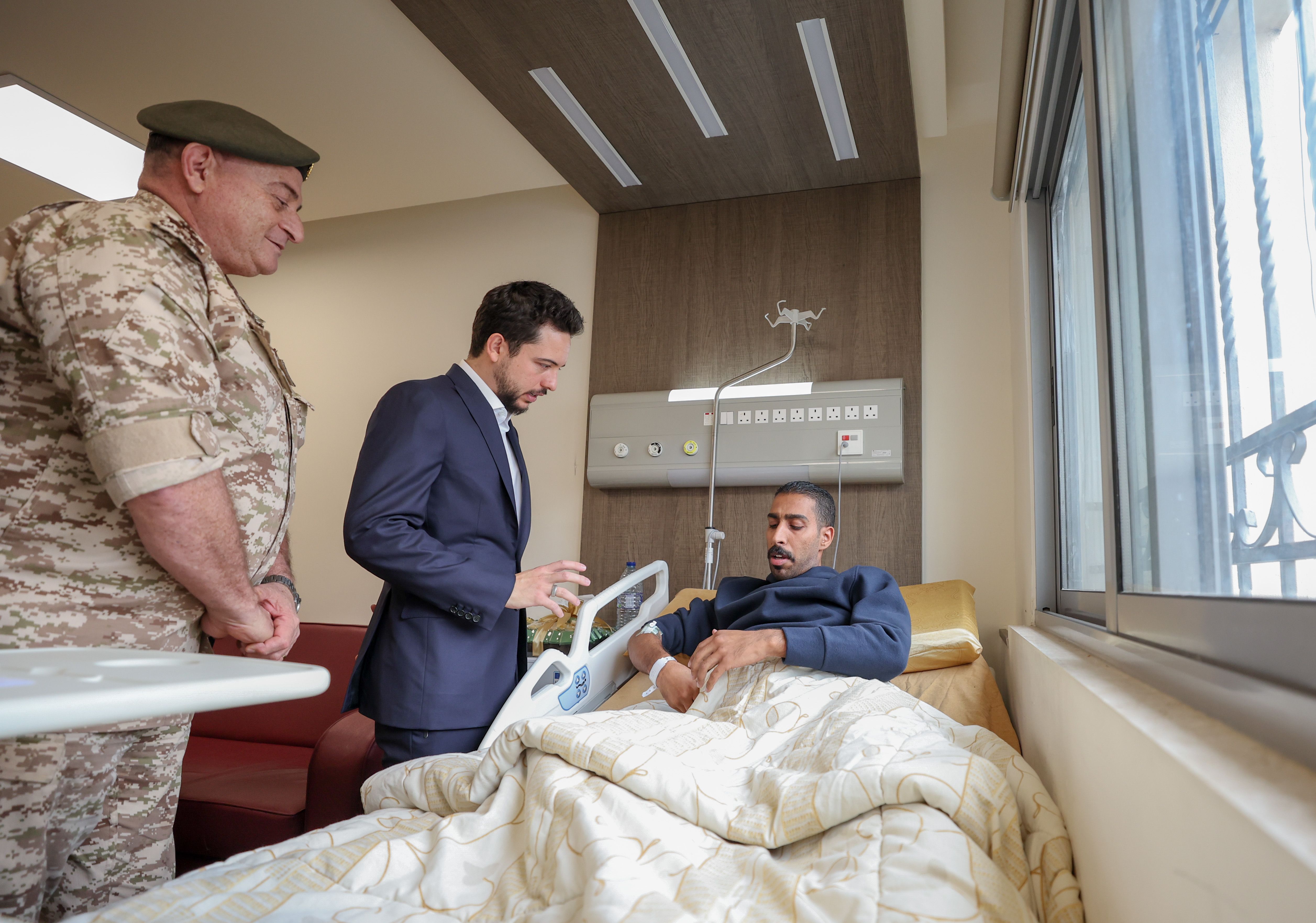 Crown Prince of Jordan visits wounded of Jordanian field hospital in ...