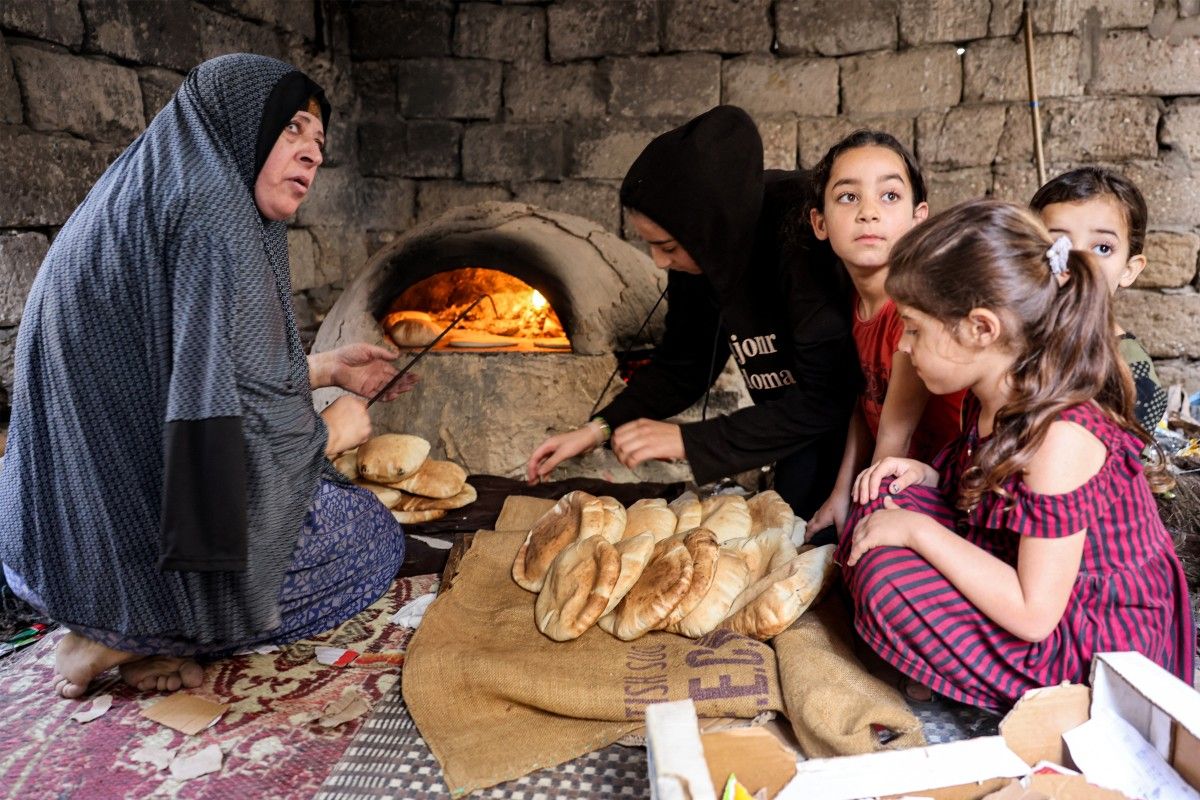 Gaza faces flour crisis amidst Israeli strikes: threat of starvation ...