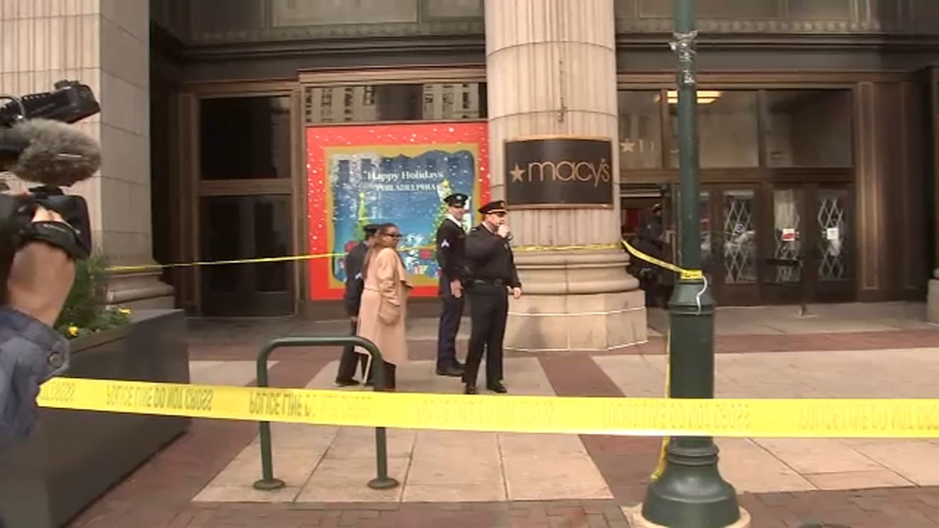 Philadelphia Macy's stabbing leaves 1 dead, another wounded | Al Bawaba