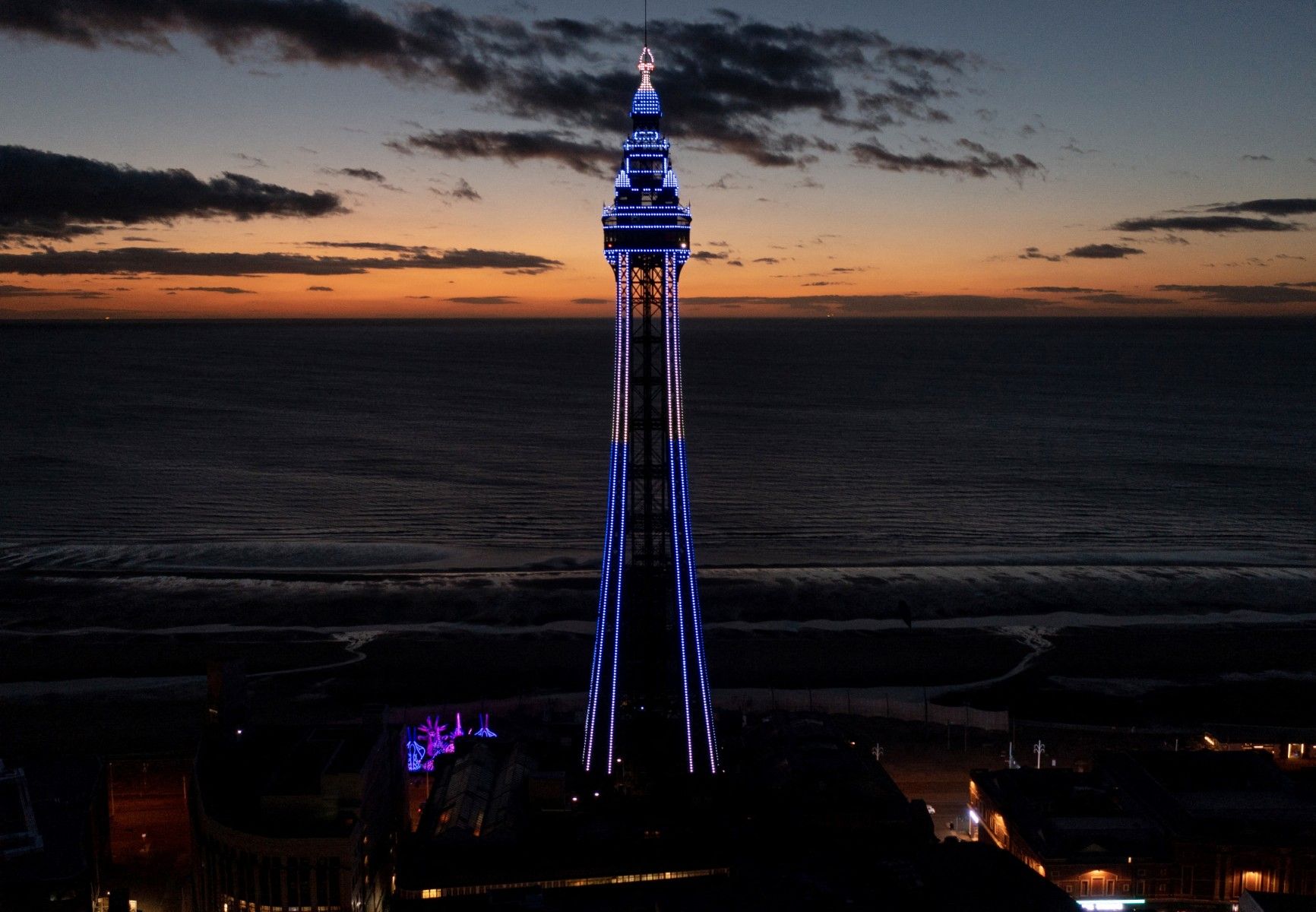 Firefighters battle blaze engulfed in Blackpool Tower | Al Bawaba