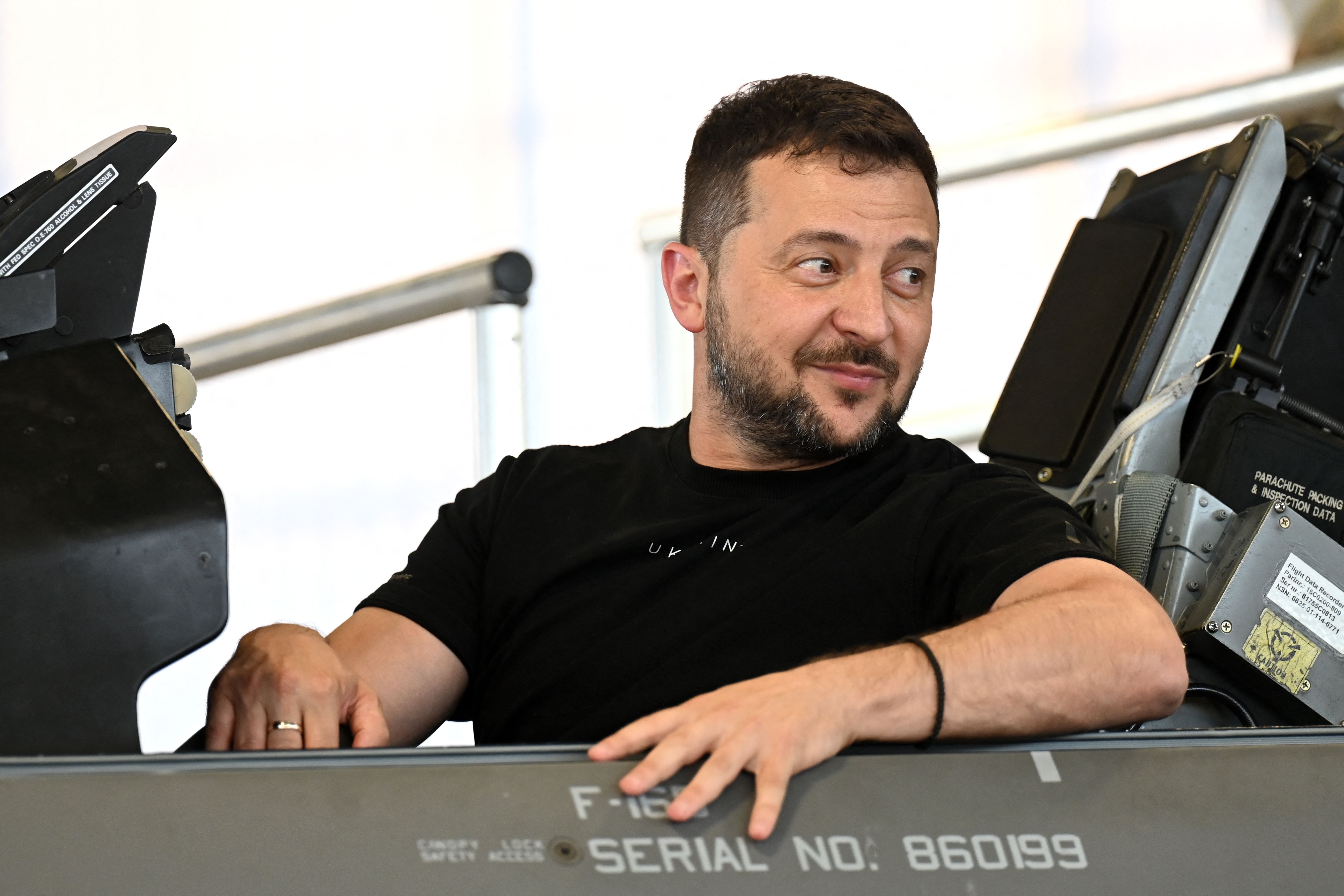 Zelenskyy posts F-16 jet training video of Ukrainian pilots | Al Bawaba