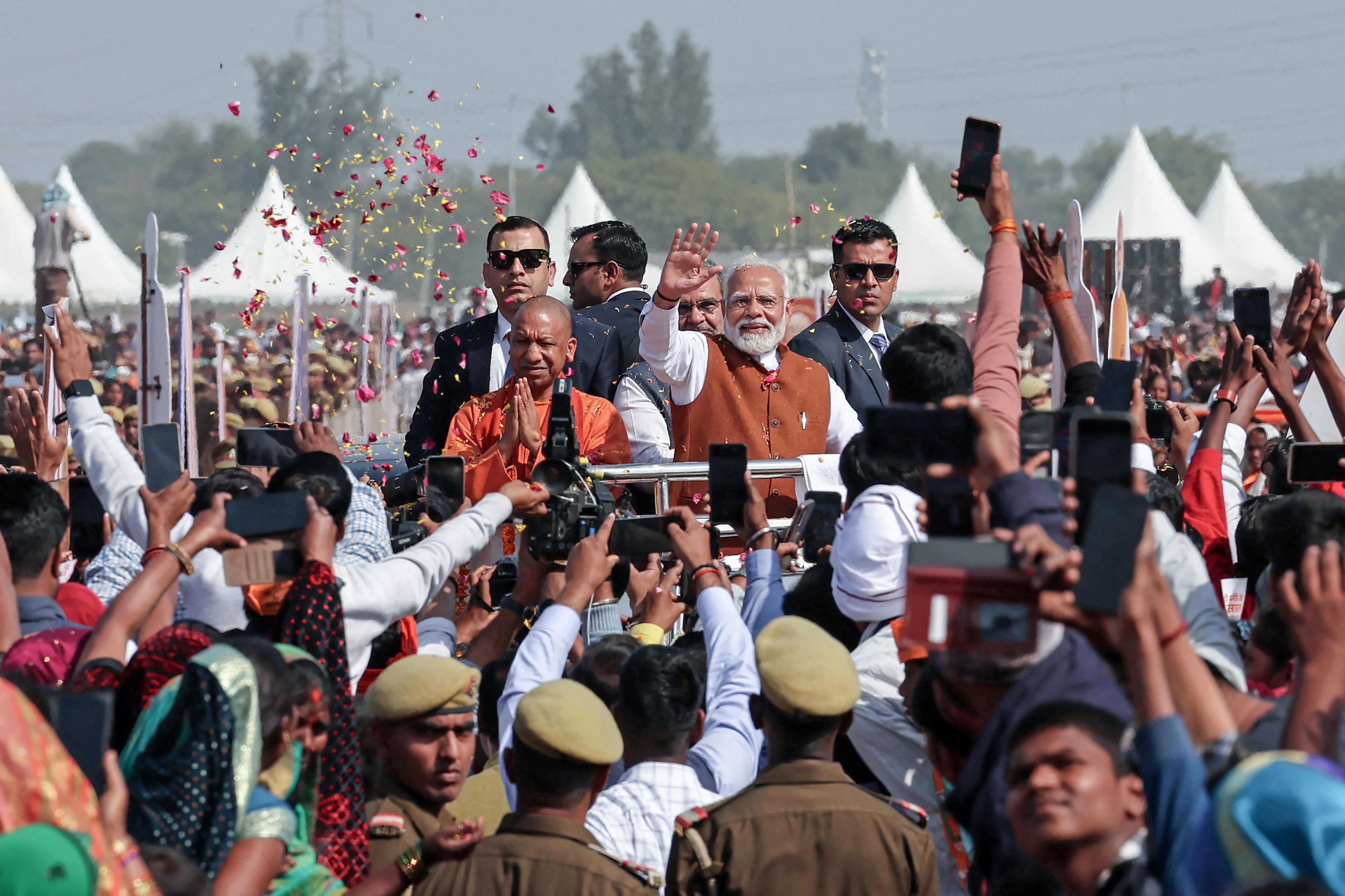 Prime Minister of India Praying Underwater(Video) | Al Bawaba
