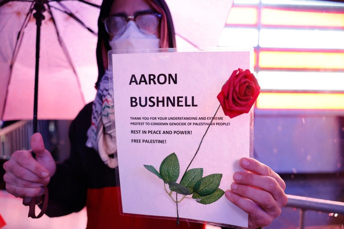US veterans burn uniforms at vigil for Aaron Bushnell | Al Bawaba
