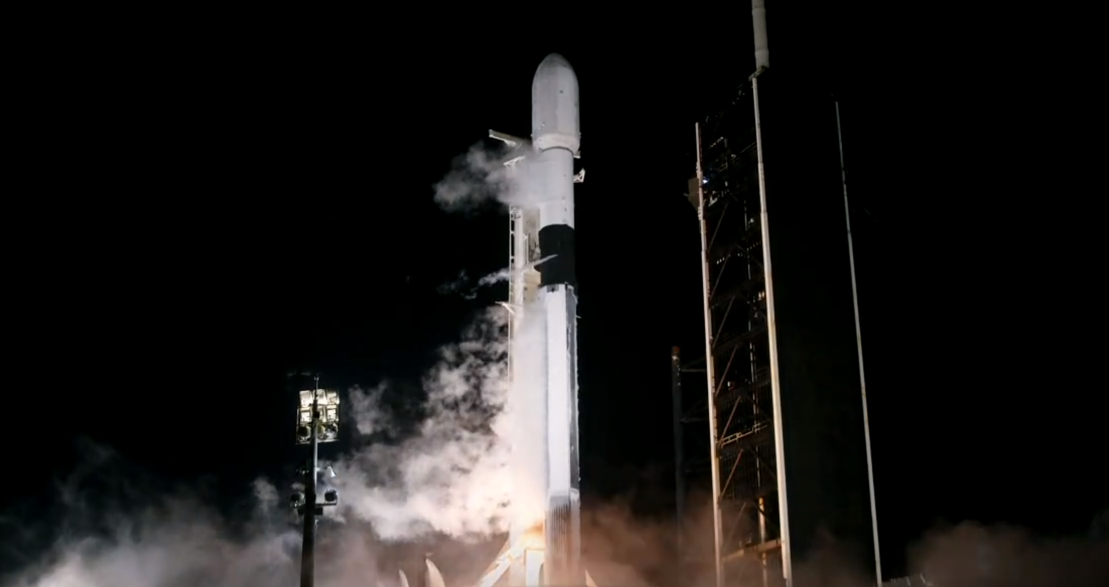 SpaceX launches private moon lander, making history | Al Bawaba