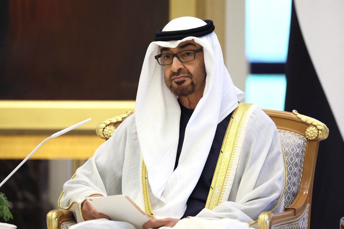 Video: UAE President breaks fast with worshippers at Sheikh Zayed ...