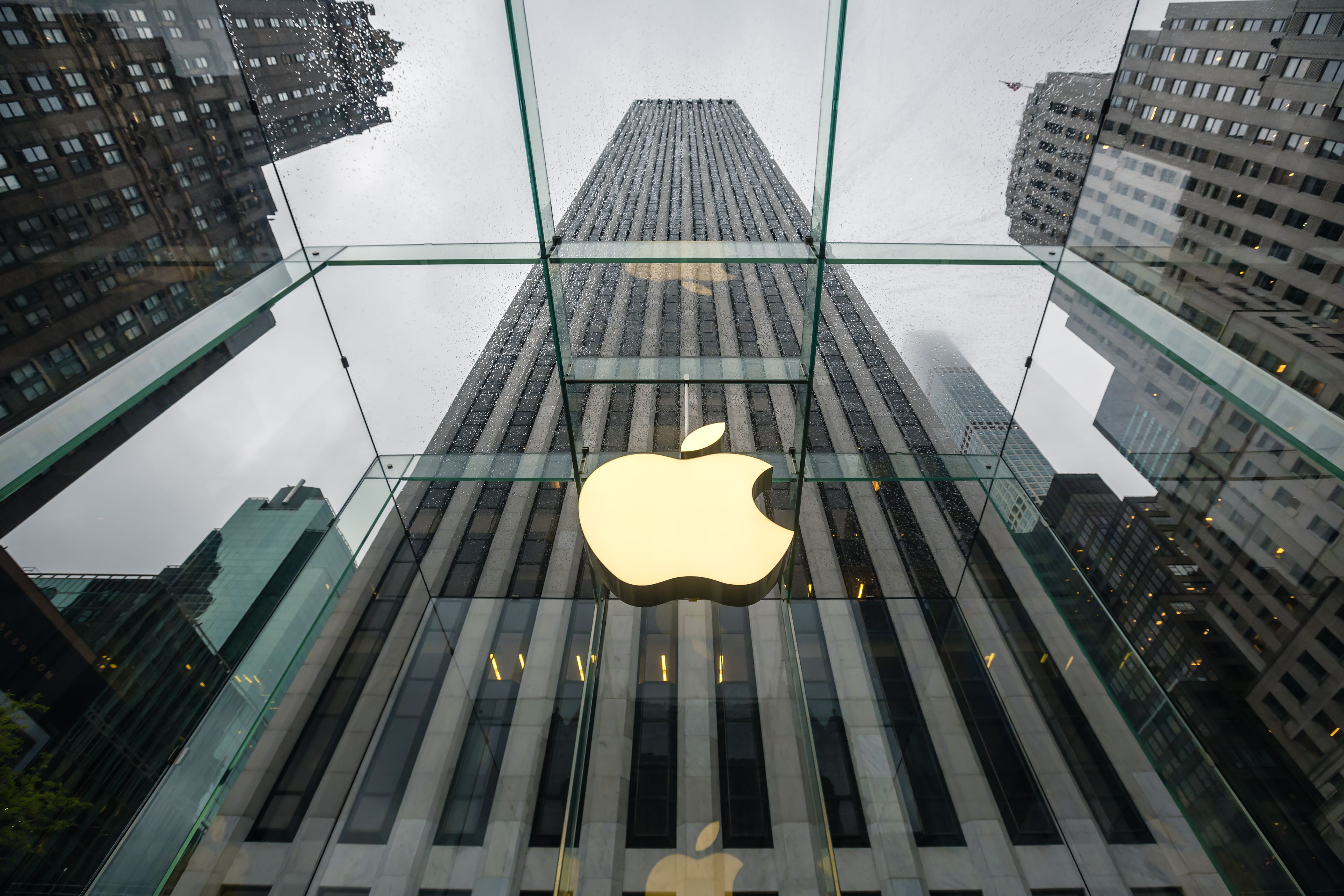 Apple settles $490 Million lawsuit alleging concealment of iPhone ...
